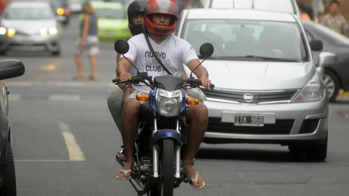 En la Provincia de Buenos Aires prohibirán que circulen dos personas ...